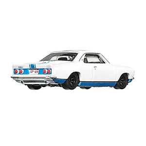 Hot Wheels Car Culture Circuit Legend, Premium 1:64 Scale Die-Cast Chevy Corvair Yenko Stinger Car, Collectable Vehicle