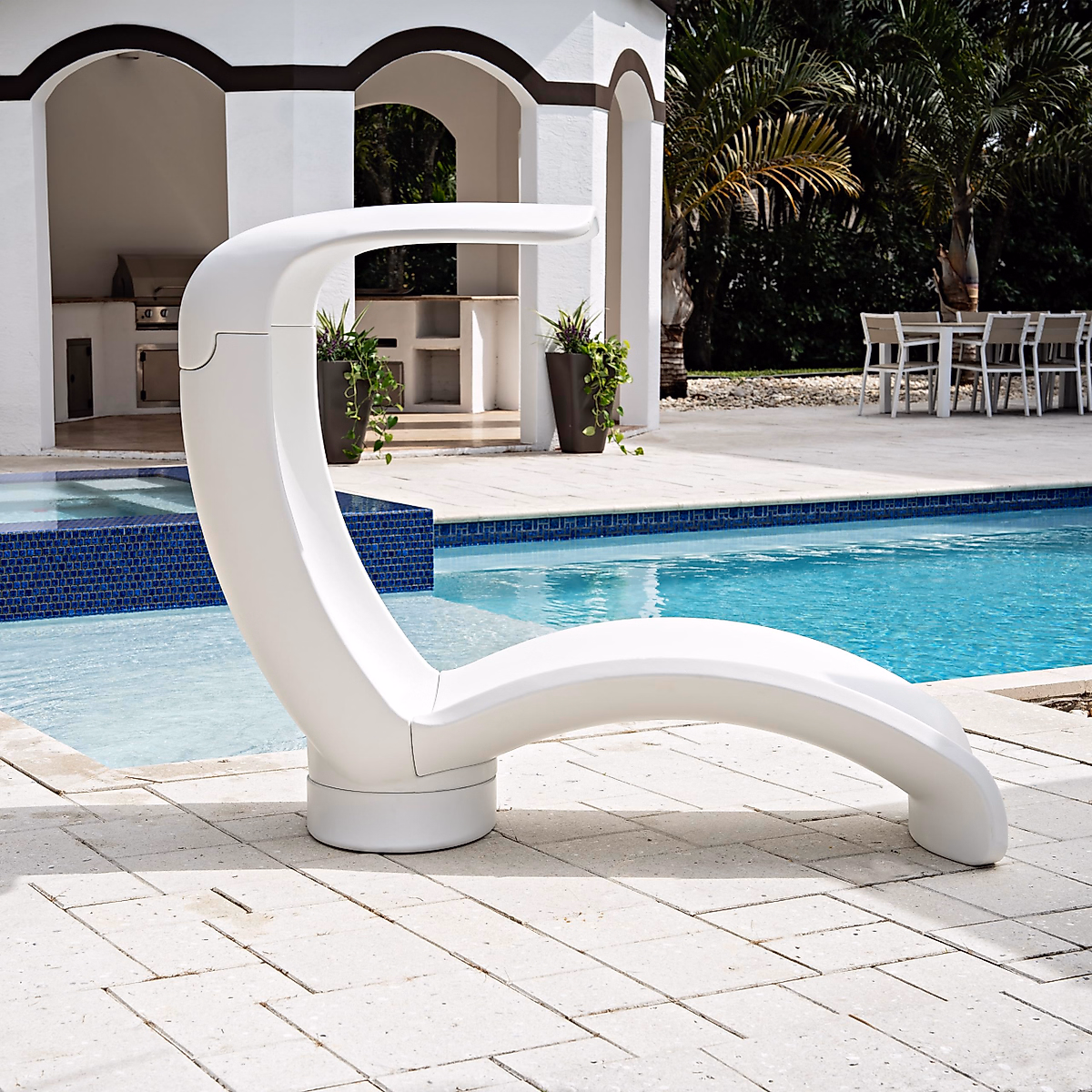 Step2 Vero Mondella Chair with Shade, Outdoor/Indoor Waterproof Patio Furniture, Pool Lounger, Use in Pools Up to 9-Inches of Water or Poolside Ledge, Made of Durable Plastic, Weighted, White