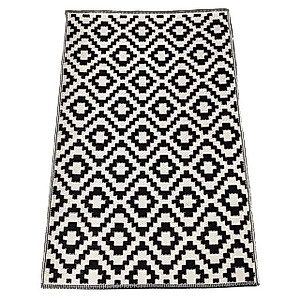 Black and White Reversible Indoor/Outdoor Rug That's UV and Stain Resistant. Ideal Outdoor Carpet and Patio Rug at 6 ft x 3.9 ft (180 cm x 120 cm). Looks Great in Gardens, Decks and on Balconies.
