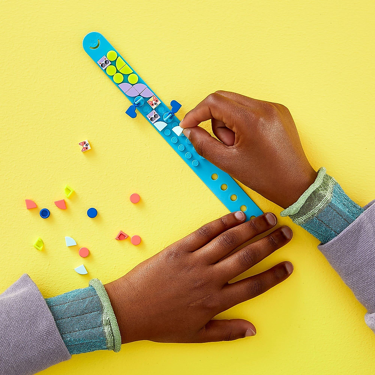 LEGO DOTS My Pets Bracelet 41801, Jewelry Making Kit for Girls and Boys with Dangling Charms, DIY Creative Toy Craft Set, Animal Theme with Kitty and Corgi Accessories, Small Gift Idea for Kids Age 6+