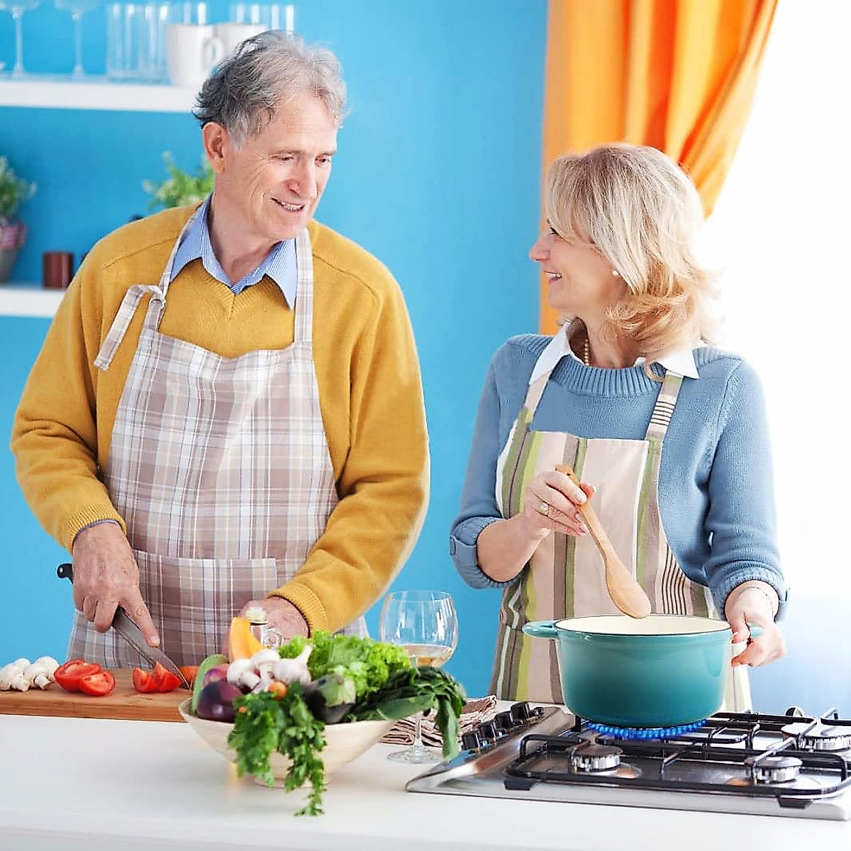 Cast Iron Dutch Oven 4.5 Quart Enameled Cast Iron Dutch Oven Pot with lid Heavy Duty Dutch Oven Dual Handles Porcelain Enameled Cast Iron Pot for Baking Braiser Cooking Family or Friends Gifts,Aqua