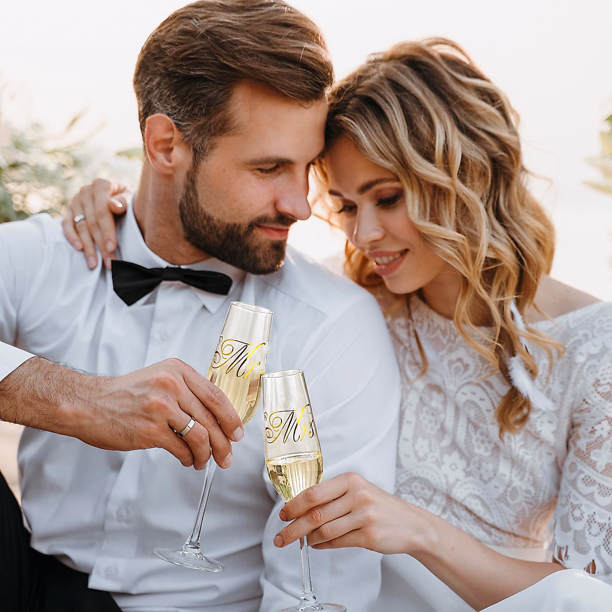 iooiluxry Wedding Cake Knife And Server Set, Mr and Mrs Champagne Flutes With Cake Cutting Set For Wedding, Wedding Glasses For Bride And Groom (Gold)