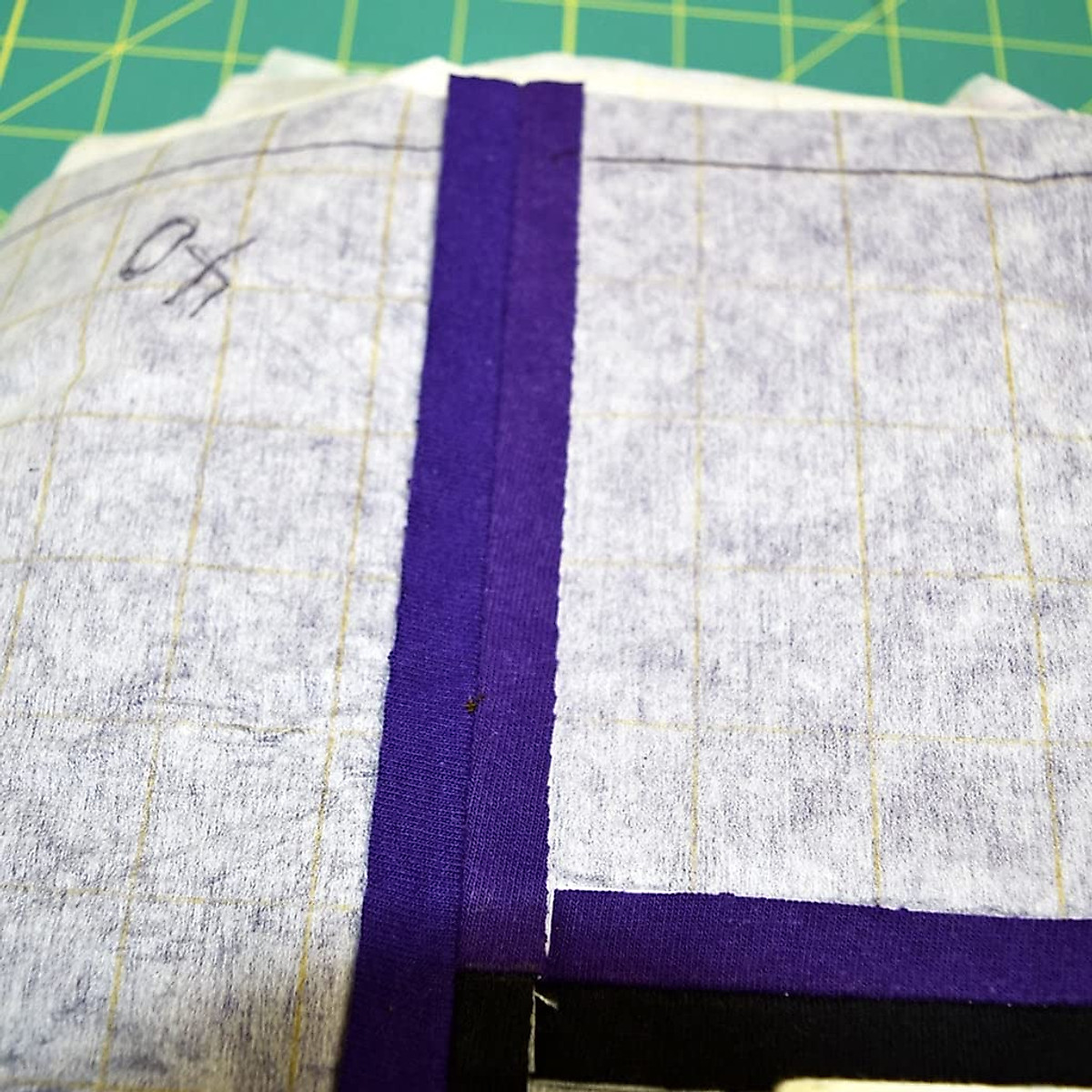 Pellon Quilter's Fusible, Non-Woven w/Printed 1" Precision Grid for Piecing, Yard