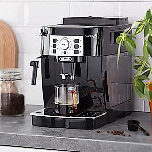 De'Longhi Magnifica S ECAM22.110.B, Coffee Maker with with Milk Frother, Automatic Espresso Machine with 2 Hot Coffee Drinks Recipes, Soft-Touch Control Panel, 1450W, Black