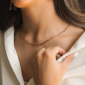 Lukieny Gold Layered Initial Necklaces for Women 18K Gold Plated Dainty Layered Letter Lock Necklace for Women Gold Padlock Pendant Necklaces for Girls Personalized Trendy Jewelry (Z)