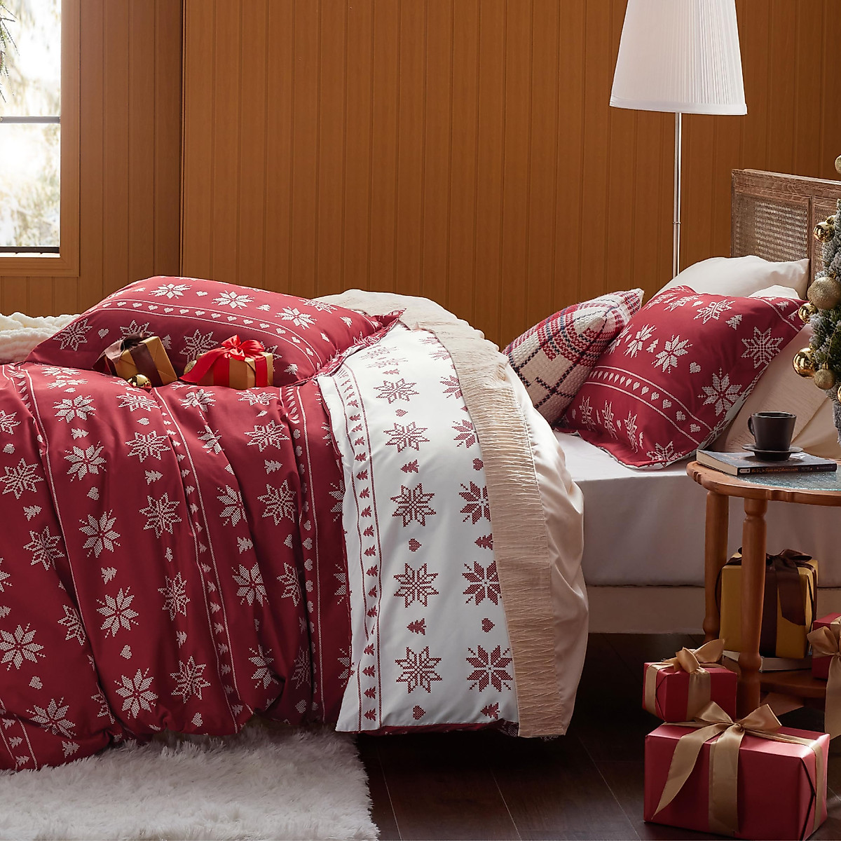 Bedsure Christmas Duvet Cover Queen - Holiday Bedding Collection Featuring a Christmas Snowflakes Pattern, Includes 1 Duvet Cover and 2 Pillow Shams (Queen, Snowflake)