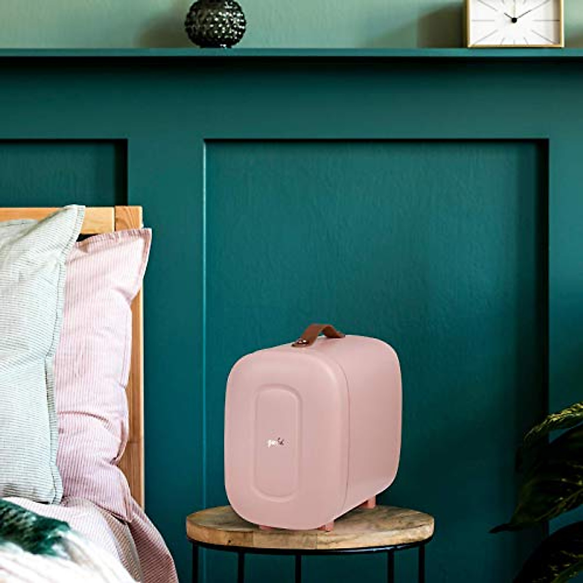 QUBI Mini Fridge, Professional Skincare Fridge, Mini Cosmetics Makeup Fridge, Compact Fridge 5 Liter (Cream White, 5L)