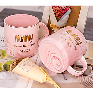 Mugpie New Mom Gifts Mug - Mom To Be/First Time New Mom Gifts for Women - Mommy Est 2023 Coffee Cup -Best Birthday Mothers Day Baby Shower Christmas Gifts for Mom Mother from Daughter Sister Friends