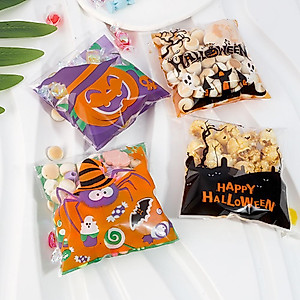 Halloween Treat Bags, 100PCS Self-sealing Halloween Candy Bags, Halloween Trick or Treat Bags Halloween Cellophane Treat Bags Bulk Halloween Decorations Gift Bags Halloween Goodie Snack Bags for Candy
