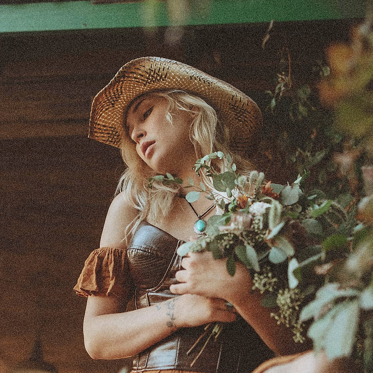 La Vogue Straw Cowboy Hat Bend Brim Fedora Hat Faux Turquoise Belt Brown