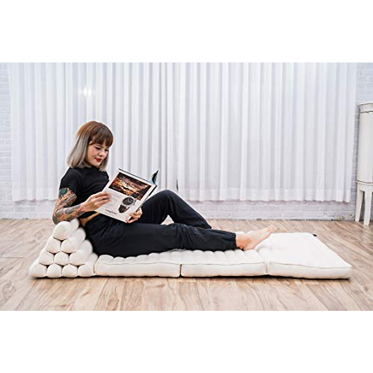 LEEWADEE 3-Fold Mat XXL with Triangle Cushion – Firm TV Pillow, Foldable Mattress with Cushion Made of Eco-Friendly Kapok, 67 x 31 inches, Ecru