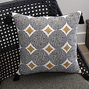 Pillow Perfect Indoor Hiawatha Gold 18 Inch Throw Pillow, 18 X 18 X 5