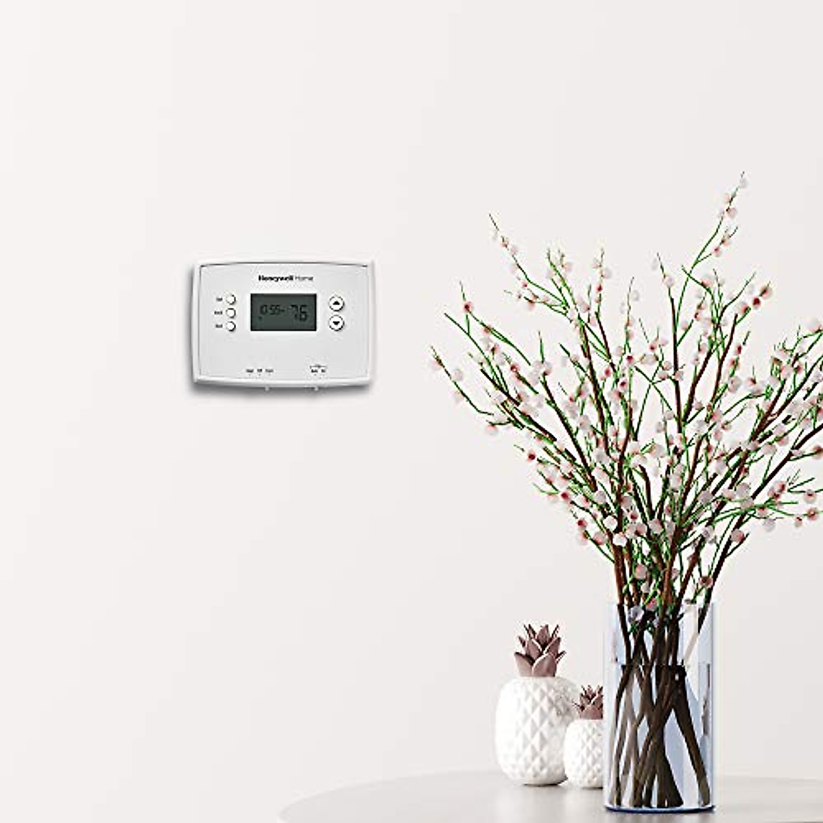 Honeywell Home RTH221B1039 1-Week Programmable Thermostat