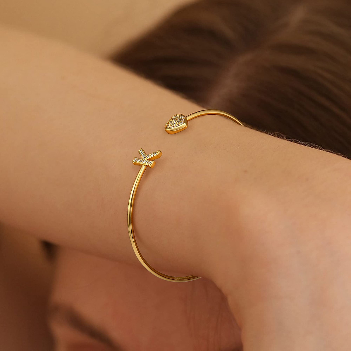 Gold Initial Bracelets for Girls - 14K Gold Plated Letter C Initial Bracelet for Girls Gold Bangle Bracelets for Women Heart Bracelet for Teen Girls Gold Bracelets for Women Teenager Girls Gifts