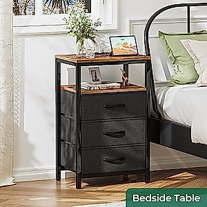 Huuger Nightstands Set of 2, 27.6 Inch End Tables with Charging Station, Side Tables with Fabric Drawers, Bedside Tables with USB Port and Outlet, Night Stands for Bedroom, Living Room, Rustic Brown