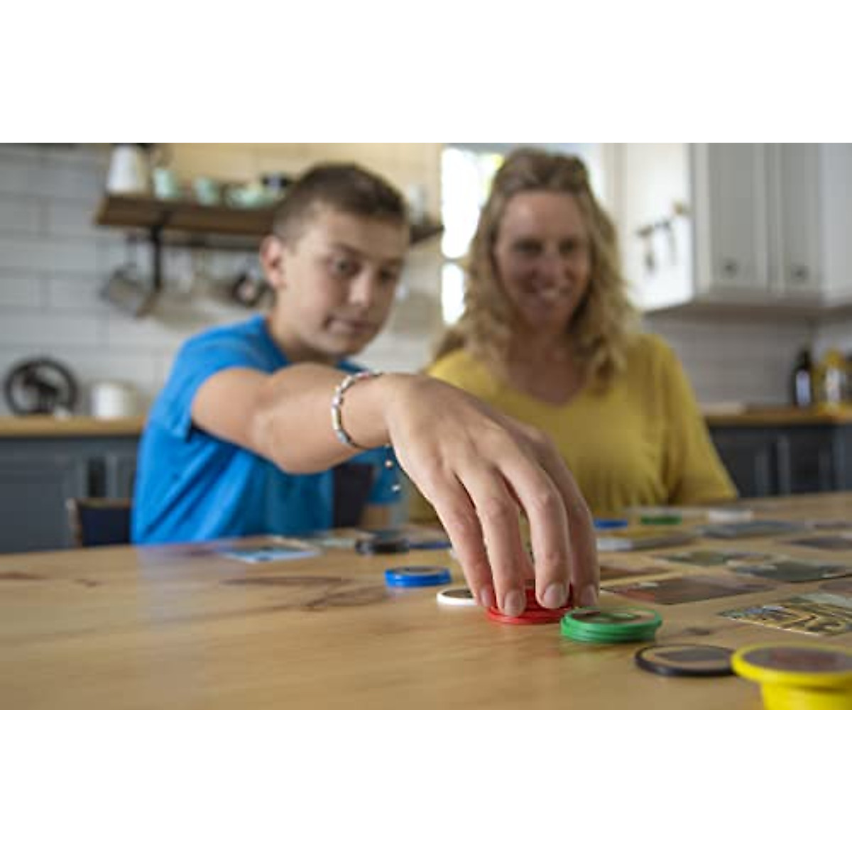 Splendor Board Game (Base Game) - Strategy Game for Kids and Adults, Fun Family Game Night Entertainment, Ages 10+, 2-4 Players, 30-Minute Playtime, Made by Space Cowboys