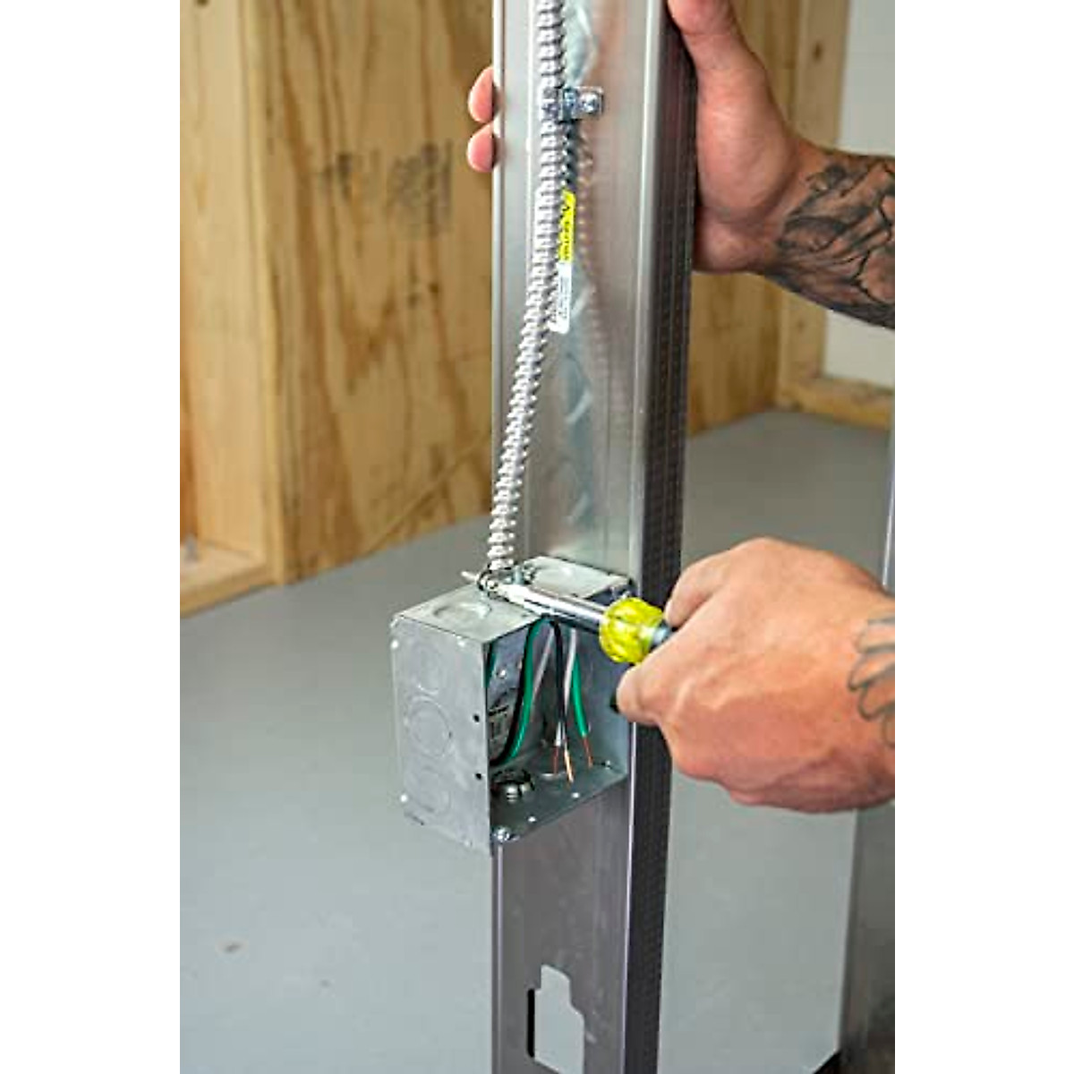 Halex – 3/8 Inch Flexible Metal Conduit (FMC) Clamp Combination Connector – 05711B – 50 Per Pack