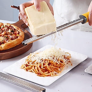 Lemon Zester Grater, Citrus Zester Grater with Handle, Kitchen Gadgets for Cheese, Lemon, Chocolate, Nutmeg, Ginger, Fruit, Vegetable, Stainless Steel Micro Cheese Grate, Dishwasher Safe(Narrow)