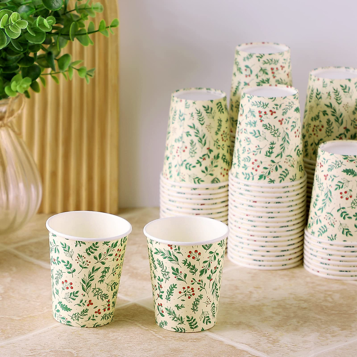 Panelee 100 Pieces 9 oz Christmas Paper Cups Christmas Holly Cups Disposable Paper Coffee Cup for Christmas Party Supplies Xmas Cups for Holidays Coffee Tea Cold Hot Drinks