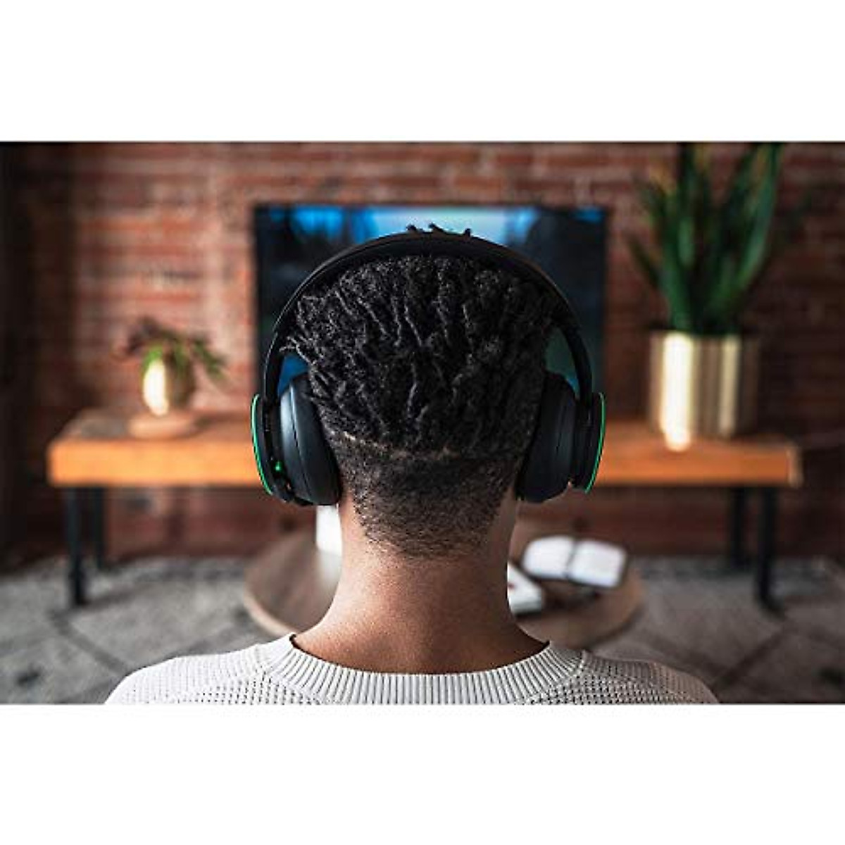 Microsoft Xbox Wireless Headset for Xbox Series X|S, Xbox One, and Windows 10 Devices (Renewed)