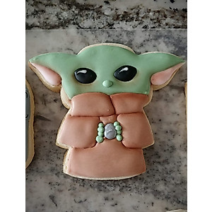 *Smallwoods TS* Alien Baby Yo-da In Robe Outline Cookie Cutter Cute Animal Contour Cutter Fondant Dough Clay Kinetic Play Sand Play Doh Cutter (3.5" Tall) (RED (1 PACK))