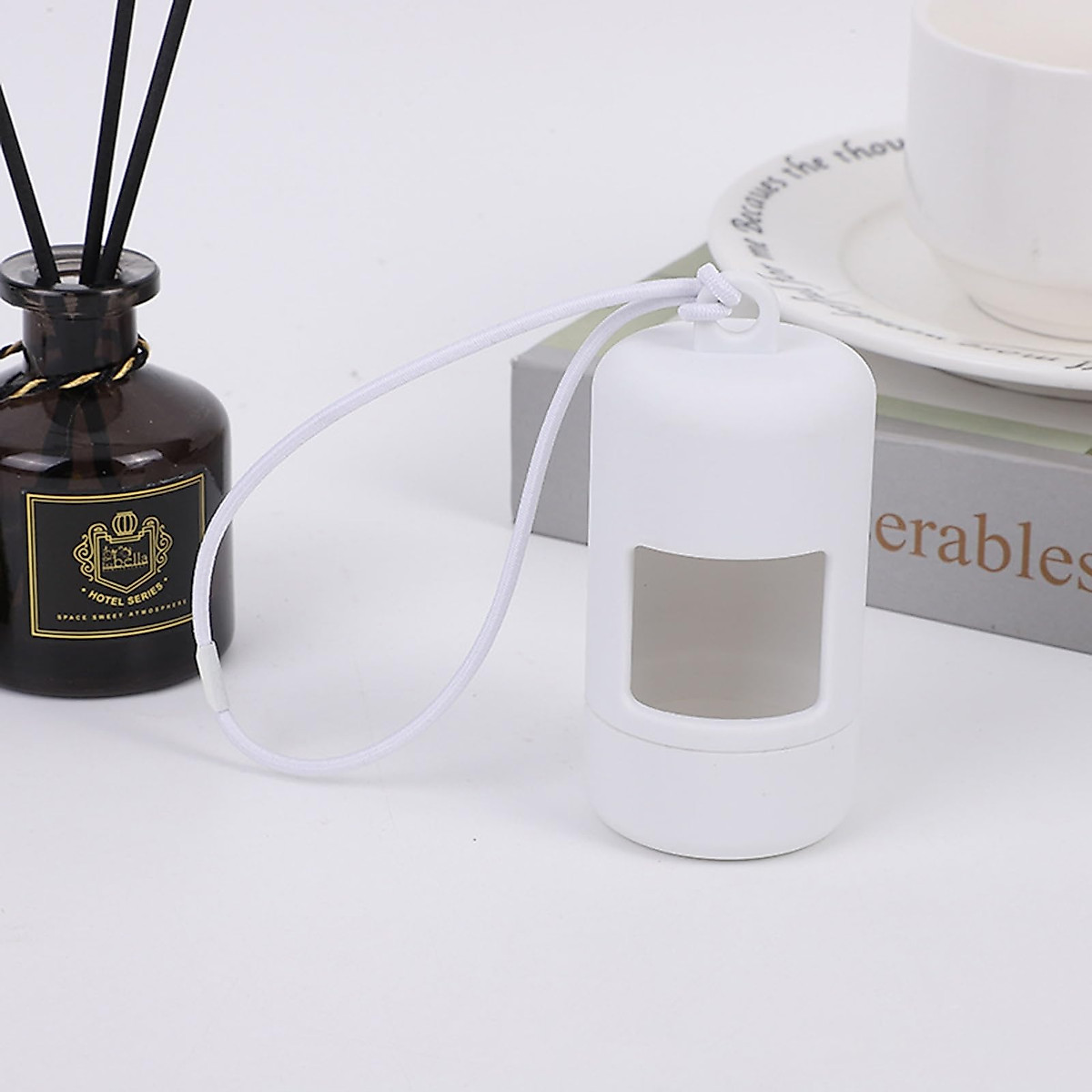 Libcflcc Dog Poop Bag Holder, Dog Poop Bag Dispenser, Pet Waste Bag Dispenser, Convenient Eco-friendly Solution for Pet Waste Management, Pet Waste Bag Holder White