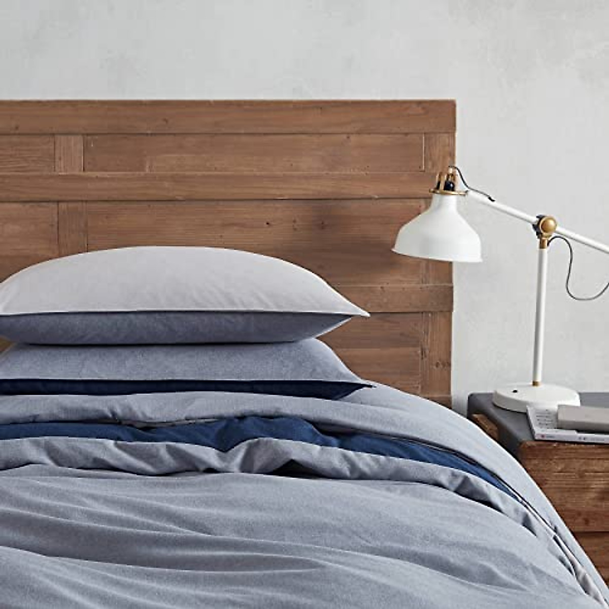 Eddie Bauer - Queen Duvet Cover Set, Reversible Bedding with Matching Shams, Stylish Home Decor for All Seasons (Herringbone Light Blue/Grey, Queen)