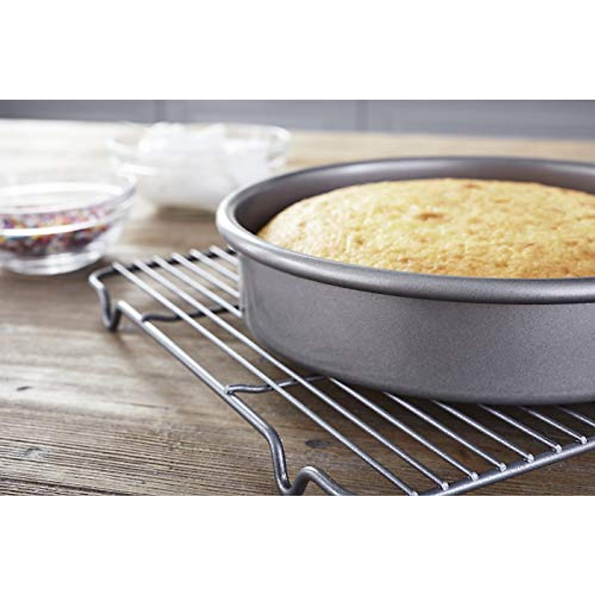 Chicago Metallic Professional Non-Stick Round Cake Pan, 9-Inch