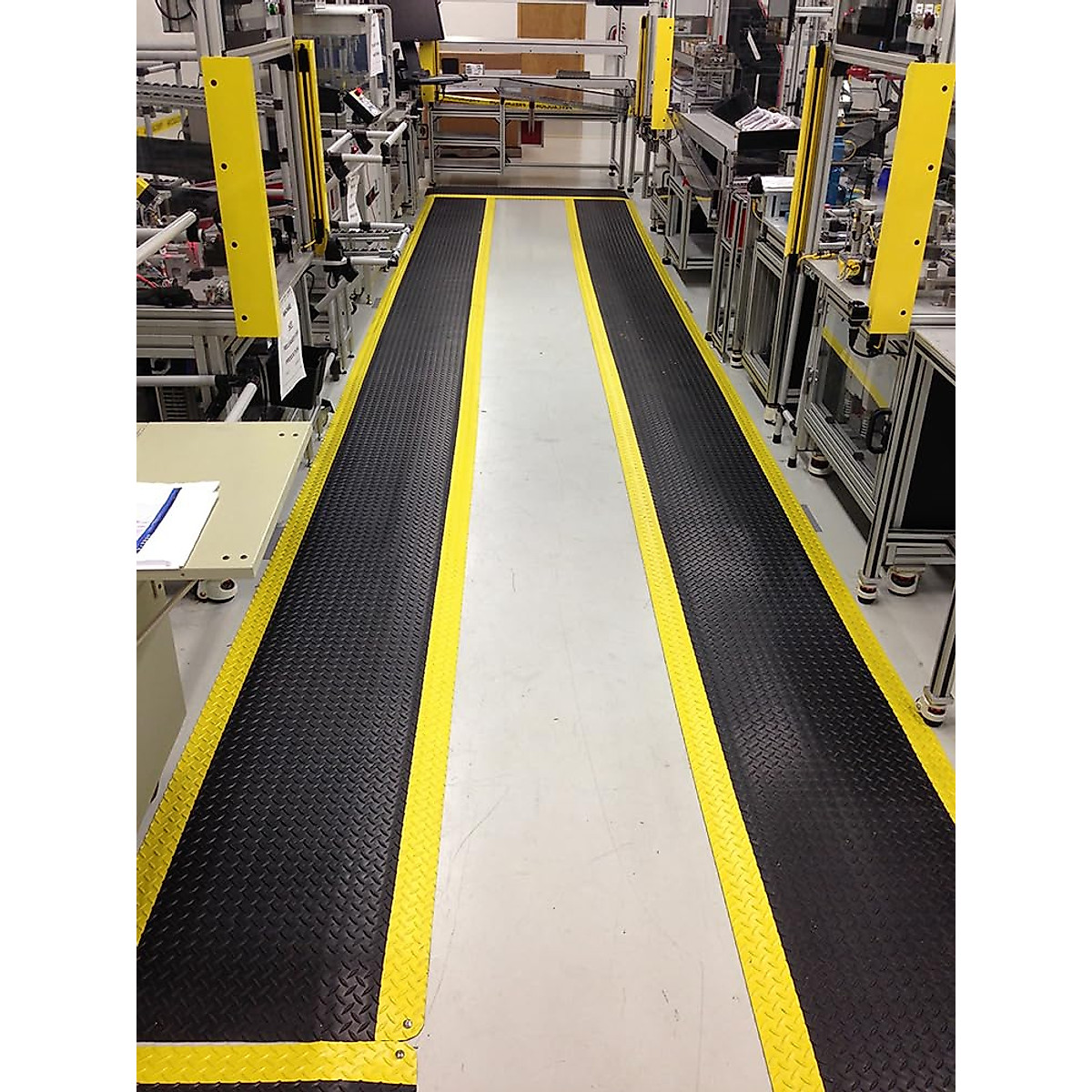 Wearwell UltraSoft Diamond-Plate SpongeCote Mat - Black/Yellow. Anti-Fatigue Workstation Mat. 3' W x 5' L x 15/16" Thickness. Nitricell Sponge. Pre-Beveled Edge. For Industrial Use (414.1516x3x5BK)