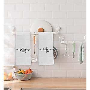 Knibeo Mr and Mrs Hand Towels Set - Mr and Mrs Gifts, 2 Pieces 16 X 24 Inch Hand Towels, Wedding Gifts for Couple, Couple Bathroom Decor, Anniversary Couples Gifts