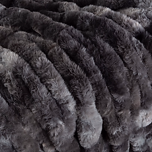 Lavish Home Oversized Ruched Faux Fur Blanket - 60x80-Inch Jacquard Faux Fur Queen-Size Throw for Sofas and Beds - Luxurious Bedding (Black)