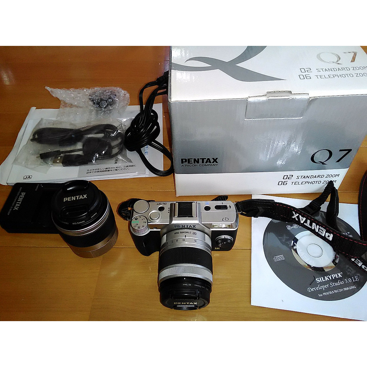 PENTAX Interchangeable Lens Mirror Q7 Double Zoom kit [Standard Zoom 02 Standard Zoom ? telephoto Zoom 06 TELEPHOTO Zoom] Silver Q7 Silver WZOOM KIT 11533