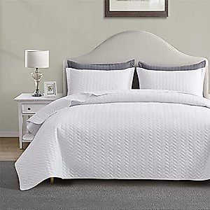 Maple&Stone Quilt Set California King Size, Lightweight White Bedspread Ultrasonic Chevron Pattern Light Coverlet for All Season Comforter Bedding Decor - 3 Piece Bed Cover Sets