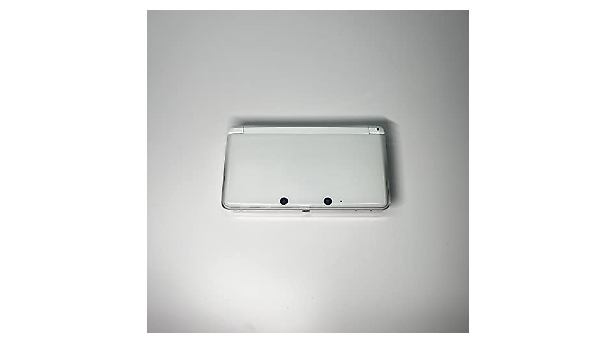 Nintendo 3DS White Used – Portable 3D Gaming Console with 2GB Card