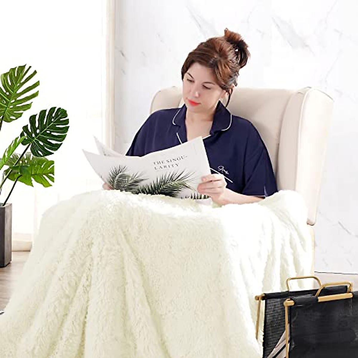 EASELAND Soft Faux Fur and Sherpa Shaggy Throw Blanket, Reversible Warm Thick Fleece Fuzzy Shag Throws, Luxury Furry Plush Fluffy Decorative Cozy Blankets for Couch Sofa Bed Chair, Ivory,90×90 inches