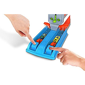 Hot Wheels Toy Car Track Set Drag Strip Champion with 1:64 Scale Car, Head-To-Head Racing, Connects to Other Sets