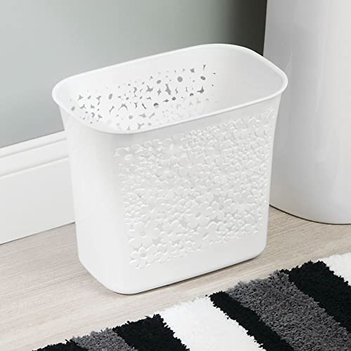 mDesign Decorative Oval Trash Can Wastebasket, Garbage Container Bin for Bathrooms, Powder Rooms, Kitchens, Home Offices - Flower Design - White