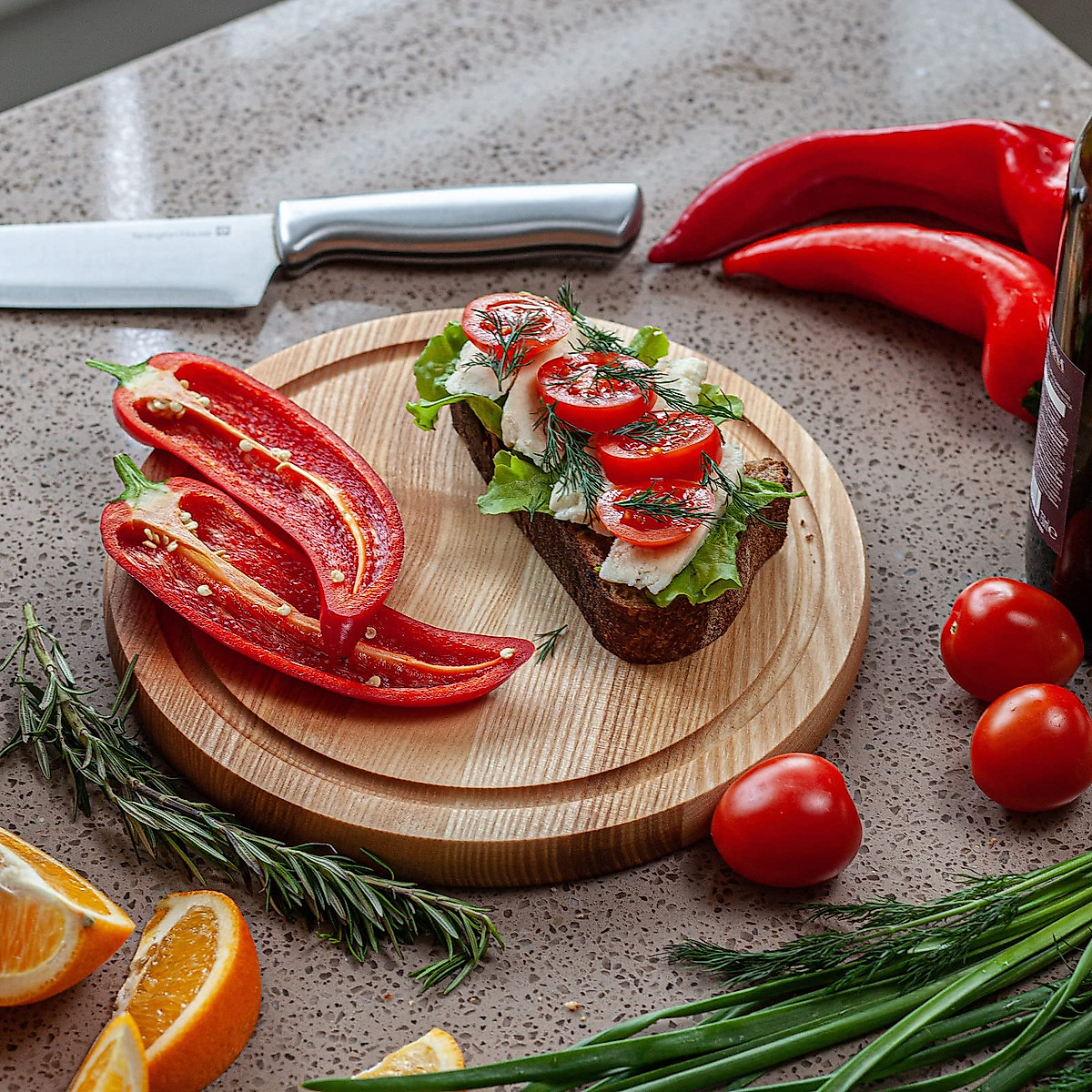 BIOL 10’’ Wooden Hardwood Circle Cutting Board Oak with Juice Groove for Kitchen - BBQ Chinese Turkey Lipped Charcuterie Round Chopping Board for Kitchen with Lip