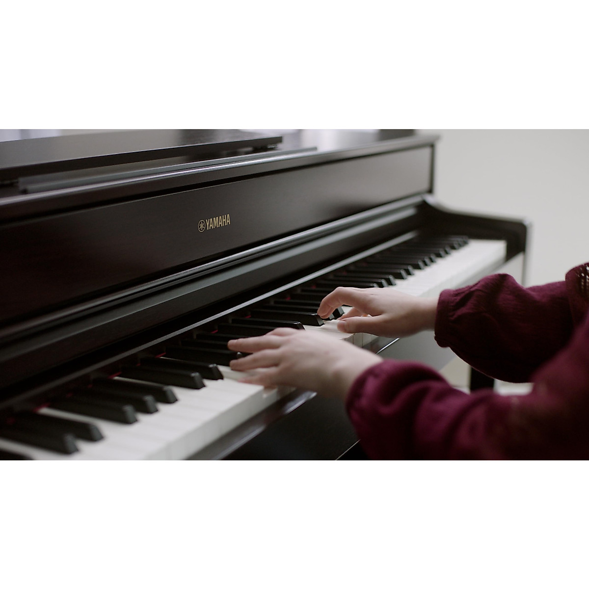 Yamaha Arius, Console Digital Weighted 88-Key Graded Hammer 3 Action, CFX Concert Grand Piano Sound, Includes Bench, Dark Rosewood (YDP184R)