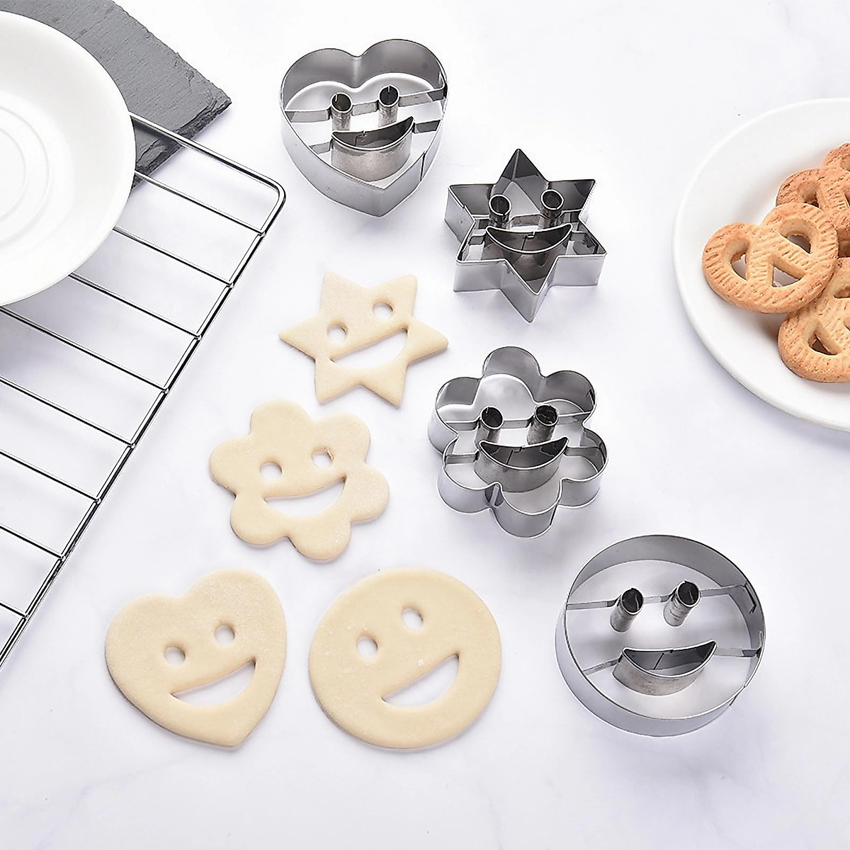 Duofan Cookie Cutters Stainless Steel Baking Set Biscuit Molds for Baking Metal Kitchen Baking Modeling Tools 4 Pieces (Smiling face)