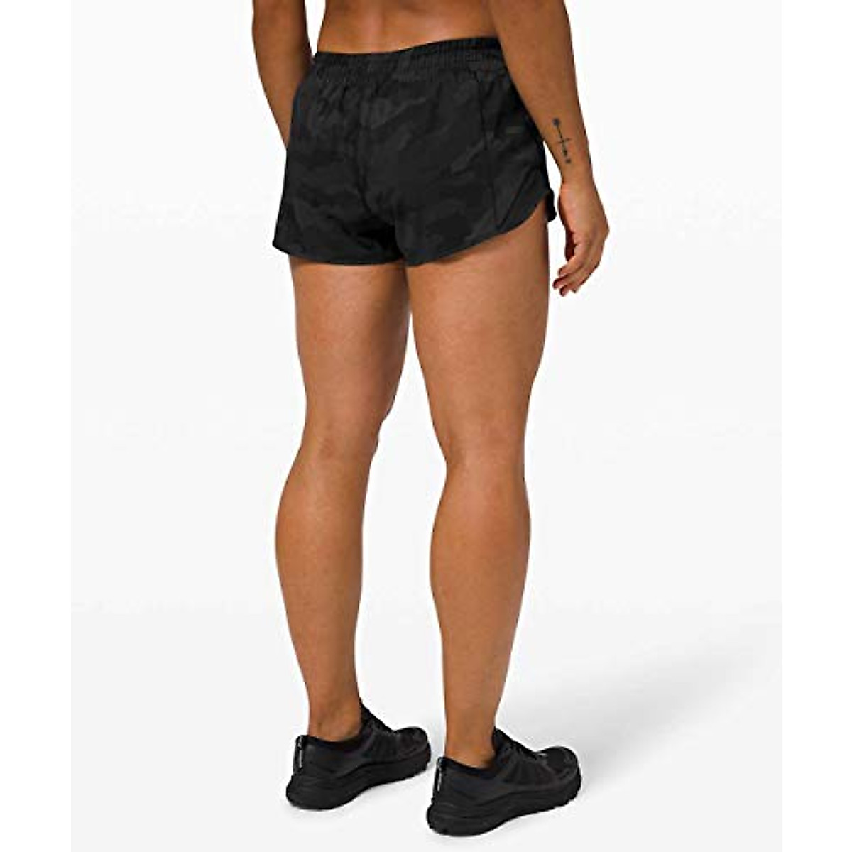 LULULEMON Hotty Hot Short II 2.5" (Color 002, 8)
