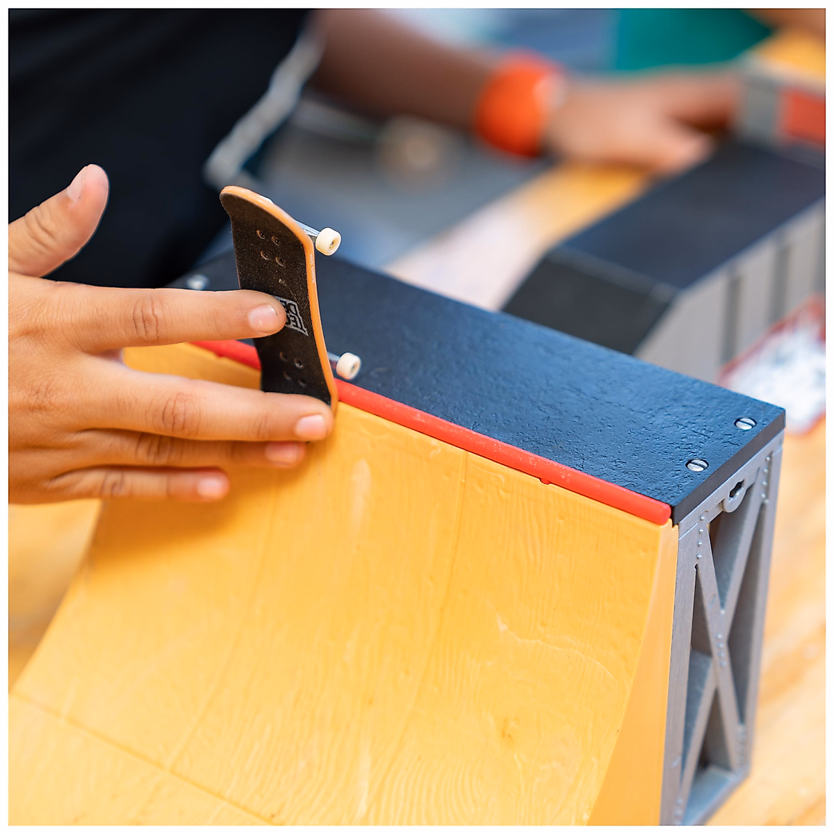 TECH DECK, Ultimate 20-Inch Half-Pipe Ramp Playset and Exclusive Primitive Pro Fingerboard, Kids Toys for Boys and Girls Ages 6 and up