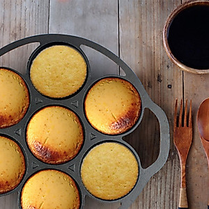 YOLOPLUS+ Pre-seasoned Cast Iron Cake Pan Mini Cake Pan Cast Iron Biscuit Pan, Cast Iron Cookware for Biscuits, Muffins, and Scones