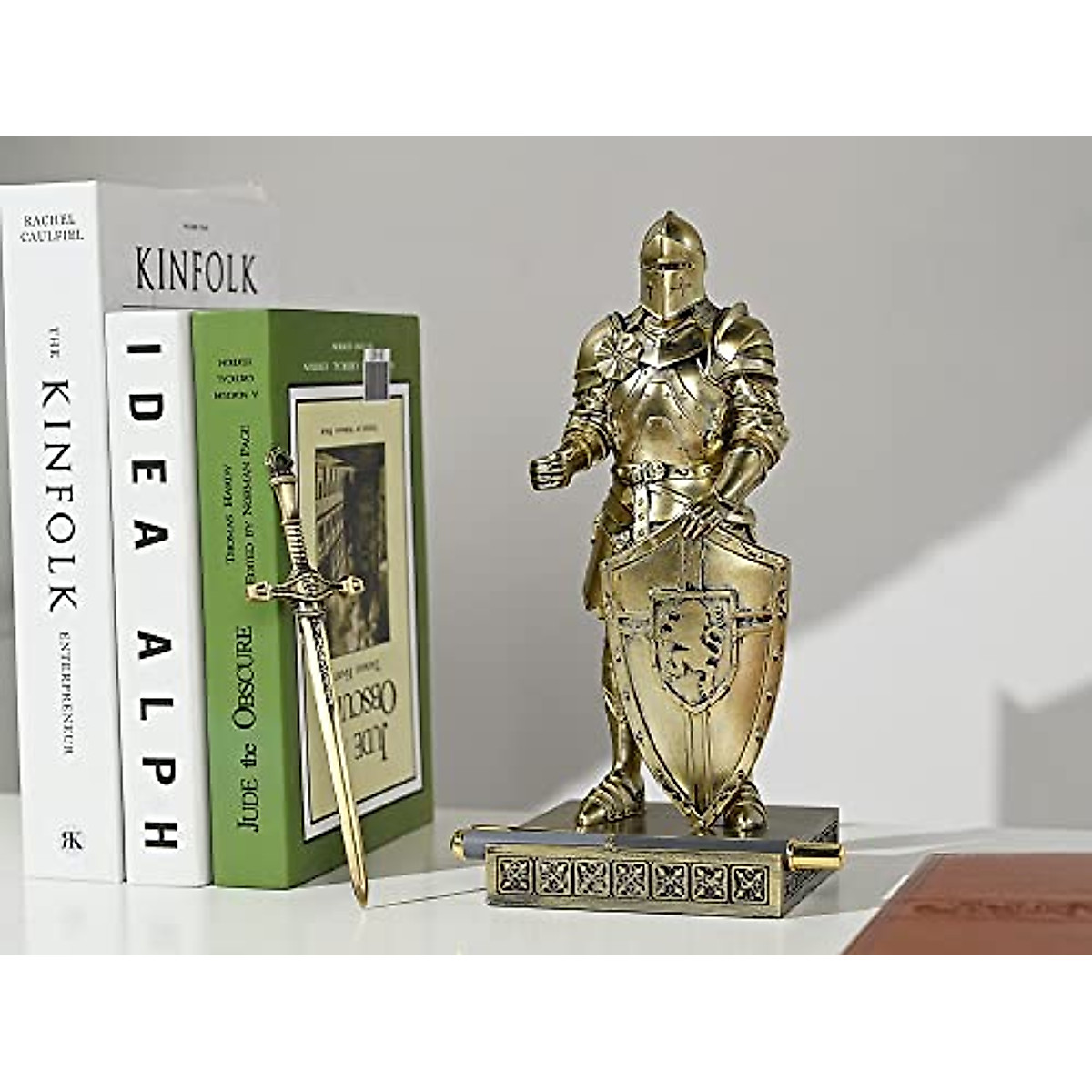 HDMbigmi King's Guard Ornament Knight Statue for Desk, Desktop Accessories Pen Holder Pen Stand Paperweight for Office and Home (Bronze)