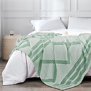 Amélie Home Tufted Woven Throw Blanket, Reversible Textured Geometric Decorative Throw Blanket, Soft Cozy Lightweight Blanket for Couch Bed Outdoor in Spring Summer, 50"x60", Mint Green