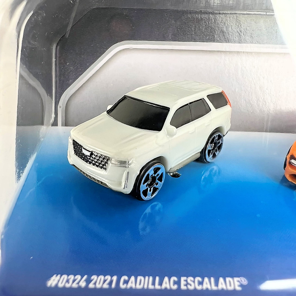Micro Machines 2021 Series 6 Starter Pack #24 Micro Jet Setters - 2021 Cadillac Escalade, McLaren 720S Coupe, Private Jet