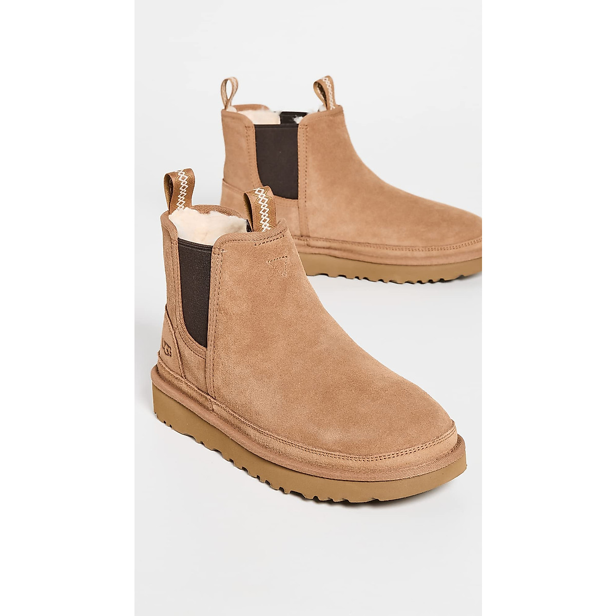 UGG Unisex-Child Neumel Chelsea Boot, Chestnut, 6 Big Kid
