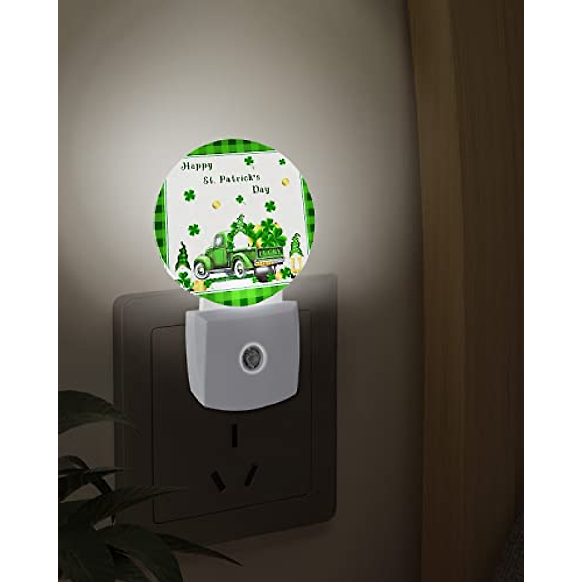 Night Light Plug into Wall, LED Nightlights St. Patrick's Day Green Truck Gnome Shamrock Linen Small Nightlight Auto Dusk-to-Dawn Sensor Lamp LED Night Lights for Kid's Bedroom, Bathroom