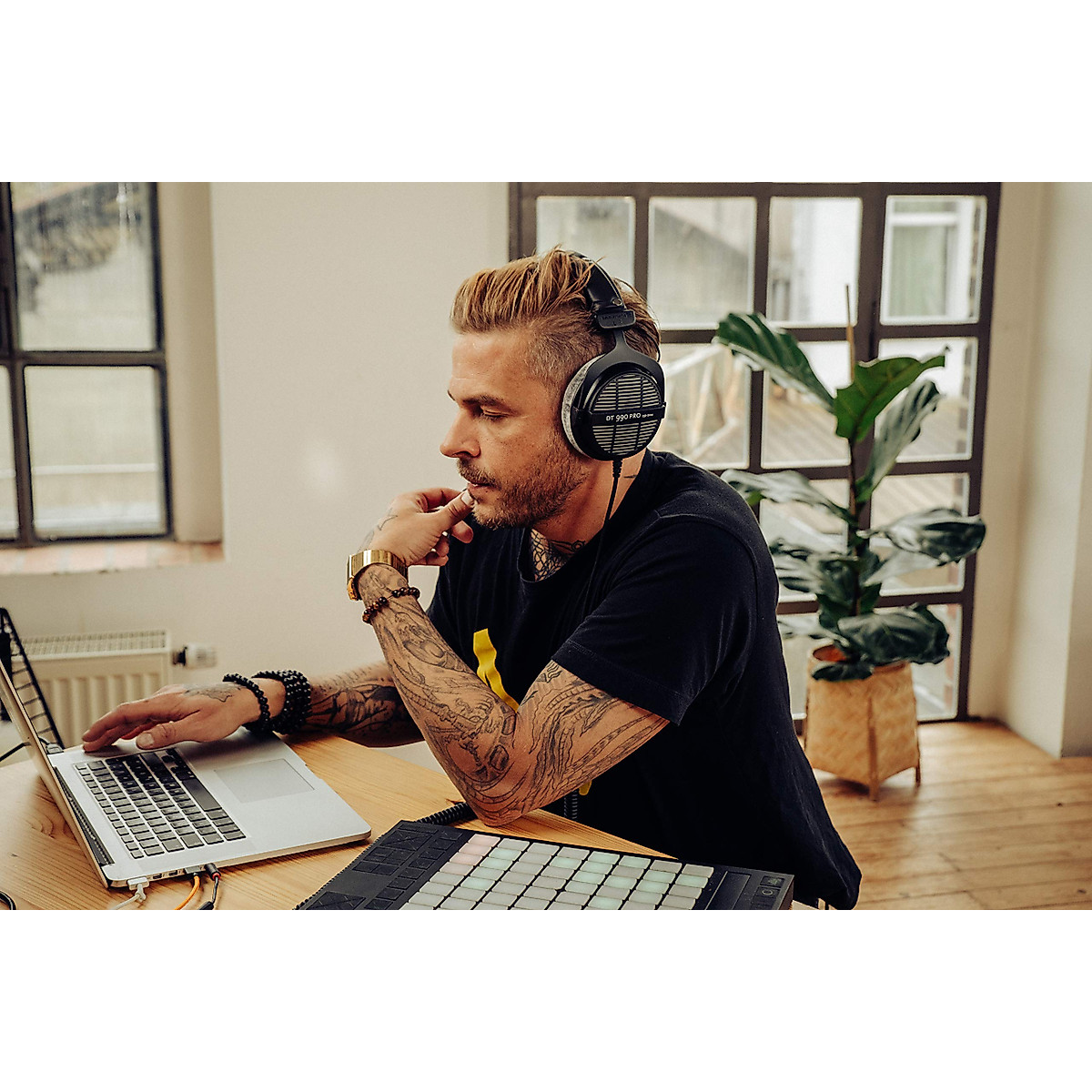 beyerdynamic DT 990 Pro 250 ohm Over-Ear Studio Headphones for Mixing, Mastering, and Editing (with Extra Grey earpad Bundle)