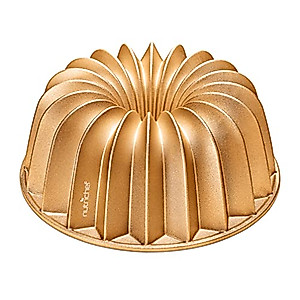 NutriChef 9-Inch Cake Pan - Thick and Heavy Cast Aluminum Bakeware Cake Mold with 2 Layers of Nonstick Coating - Fluted Lines Design for Uniform Baking Up To 500 Degrees - Easy to Clean, Gold